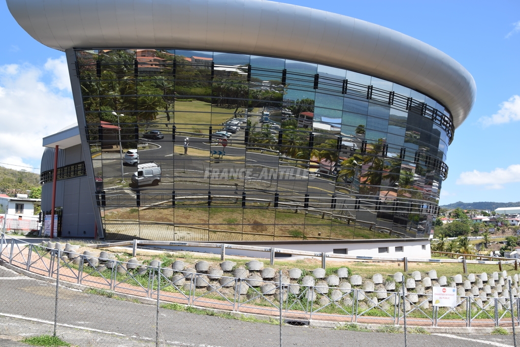 SAINTE-LUCE-Le-chantier-de-la-future-mediatheque-s-acheve-Samir ...